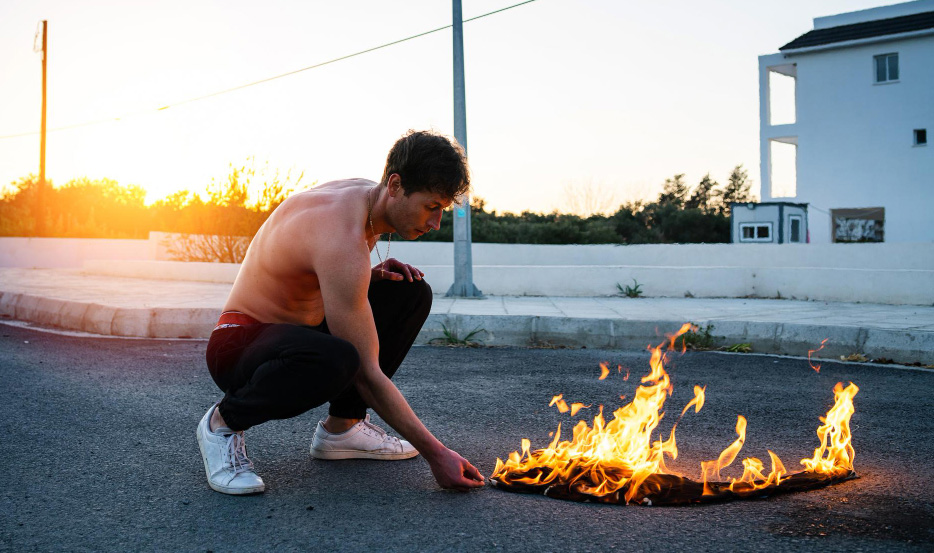 Perfil del pirómano: la cara oculta de quien provoca incendios - Marina ...